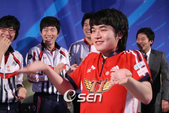 '고인규 집념의 3킬' SKT, STX 잡고 위너스리그 PS 불씨 살려