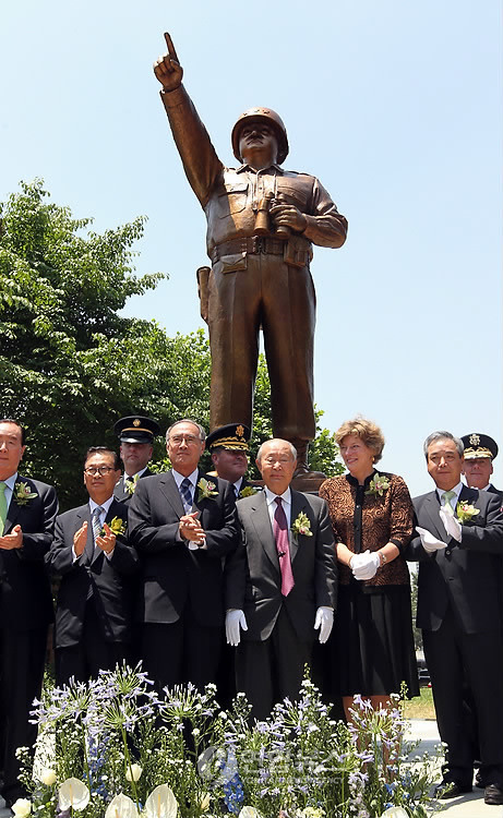 낙동강 전선 사수워커 장군 동상 제막식