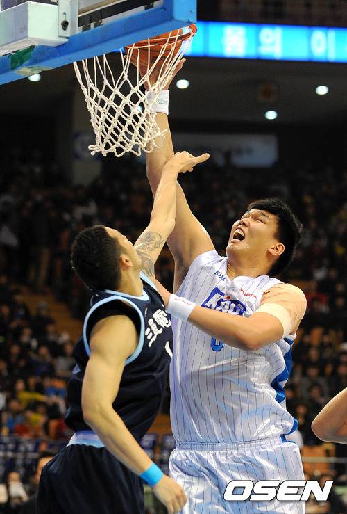 '하승진 더블더블' KCC, 삼성 제압