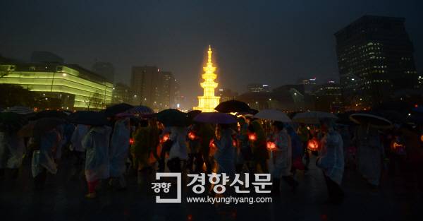 경향포토 광화문에 빛나는 석가탑등