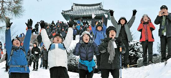 어선 행렬 말 달리기 색다른 해맞이 행사