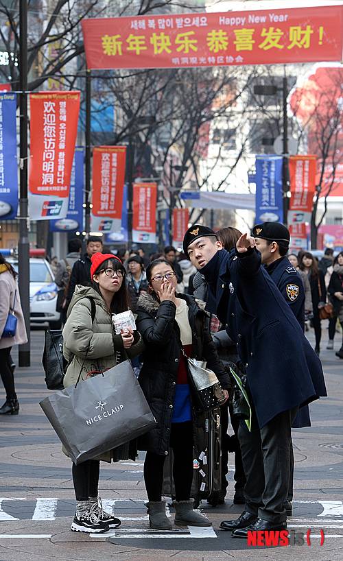 중국 관광객 맞이하는 명동