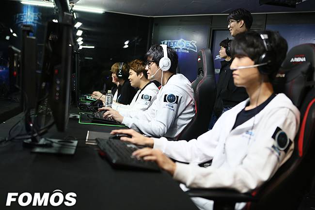 슈퍼리그 레이브 탈수기 운영으로 마이티 꺾고 4강행