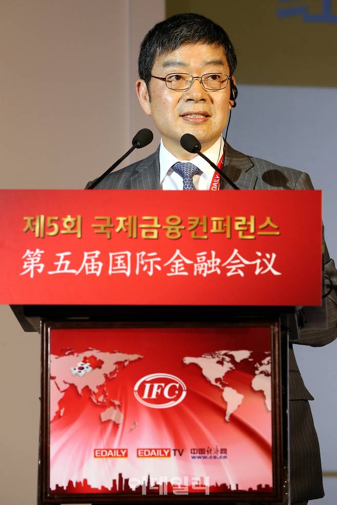 [IFC 2016 포토]정영록 교수, '차이나 3.0시대..전환기의 중국경제'란 주제로 발표