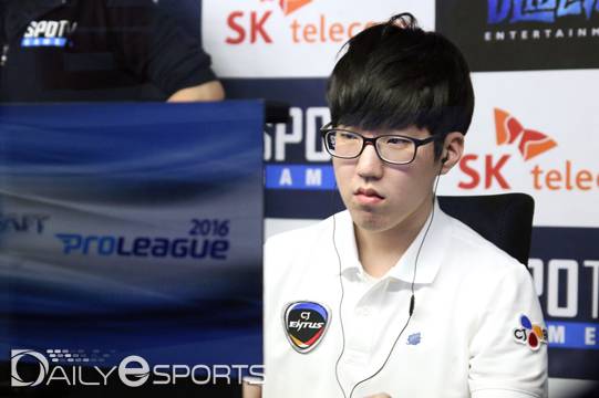 프로리그 Cj 신희범 가시지옥 조이기로 남기웅 제압 1 1