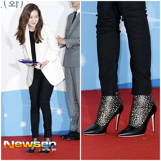 포토엔화보 최지우 시선 집중시키는 독특한 망사 킬 힐~