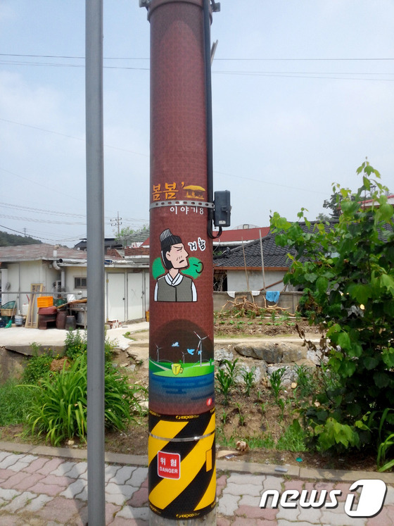 흉물 취급받던 전봇대가 그림으로 재탄생