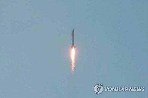 北매체 탄도미사일 시험발사 사진공개