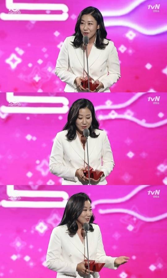 라미란, 女신스틸러상 "신 자꾸 훔쳐 쇠고랑 찰듯" 너스레[tvN10 어워즈]