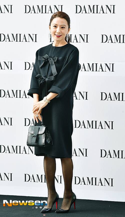 포토엔 김희애 나이 가늠할 수 없는 동안미모