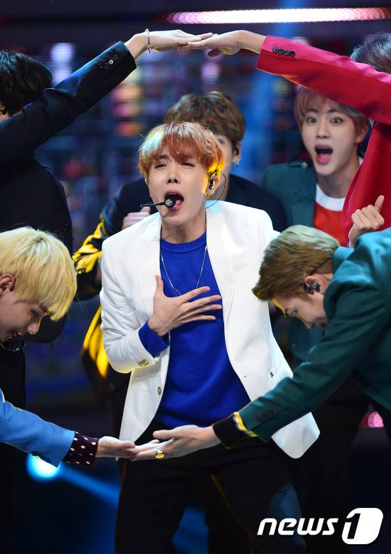 방탄소년단 무대를 지배하는 자~