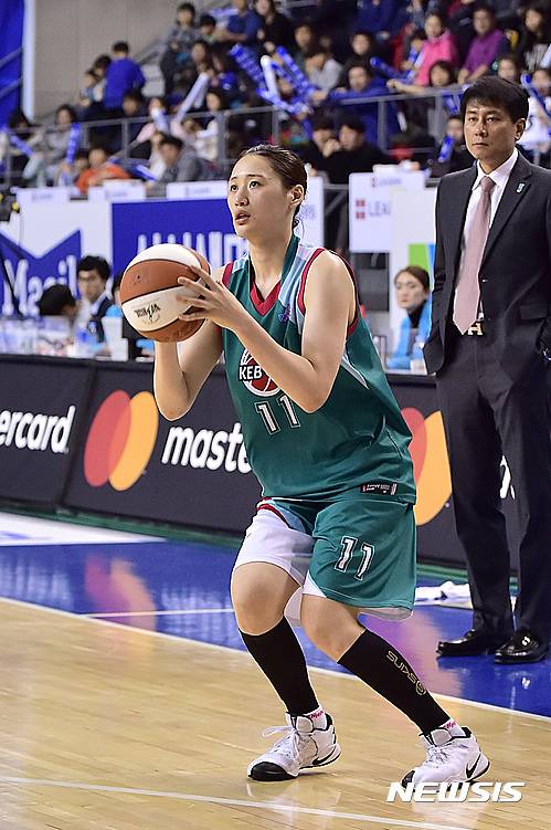 [WKBL]강이슬 20점' KEB하나은행, KDB생명 잡고 5연패 탈출