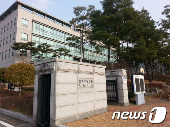 여고생 25명 성추행 전북 부안여고 체육교사 구속