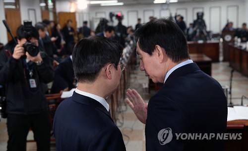 이야기 나누는 김성태 박범계