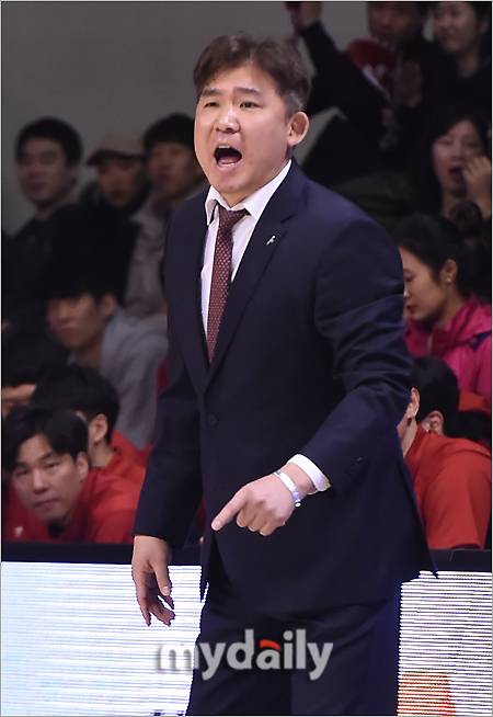 '2연승' KGC 김승기 감독 "4Q 김기윤·전성현 잘해줬다"