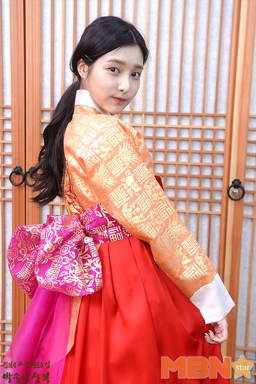 다이아 제니 '한복 뒤태가 예뻐' [MBN포토]