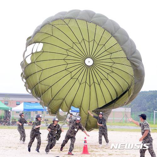 여름 특전캠프 낙하산 송풍훈련