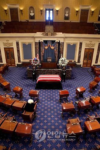 USA GOVERNMENT SENATOR BYRD LIE IN STATE