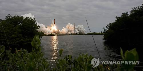 USA SHUTTLE ENDEAVOUR LAUNCH
