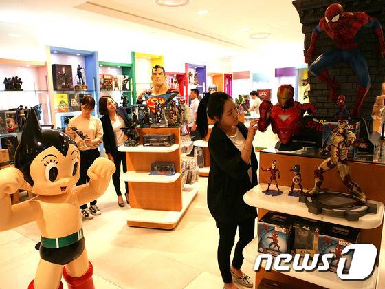 롯데백화점 광복점은 피규어 세상