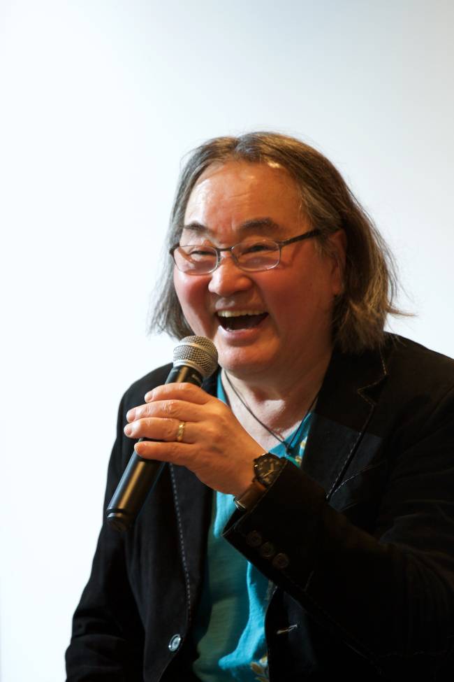 Folk legend looks back on 40 years in music
