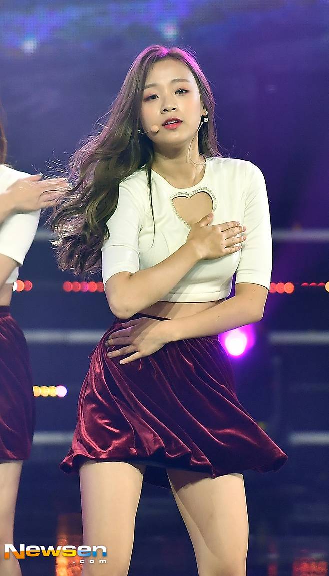 포토엔hd 에이프릴 진솔 짧은 치마 휘날리며
