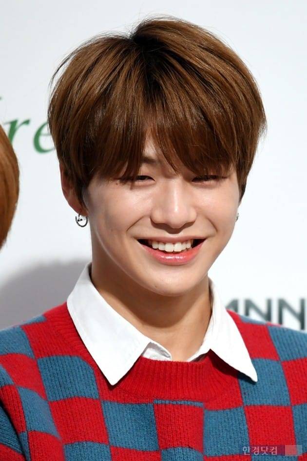 포토 워너원 강다니엘 소년처럼 해맑은 미소
