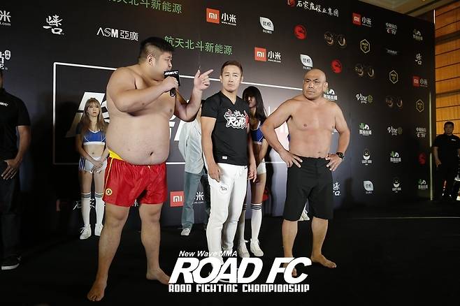 [ROAD FC 044 D-1] 아오르꺼러, '한 대 치고 싶은데 내가 참는다'