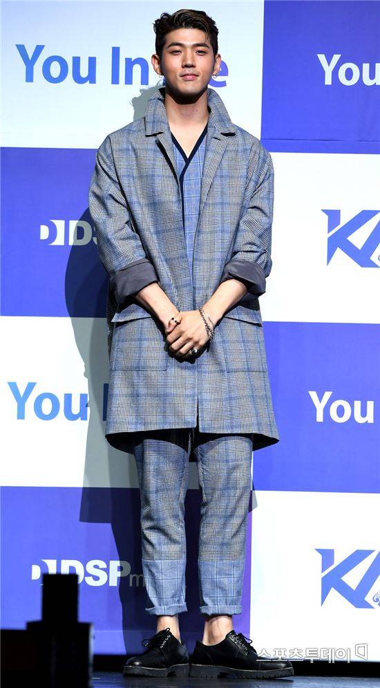 St포토 비엠 장난기 가득