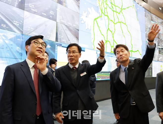 포토 한국도로공사 교통센터 찾은 류희인 재난안전관리본부장