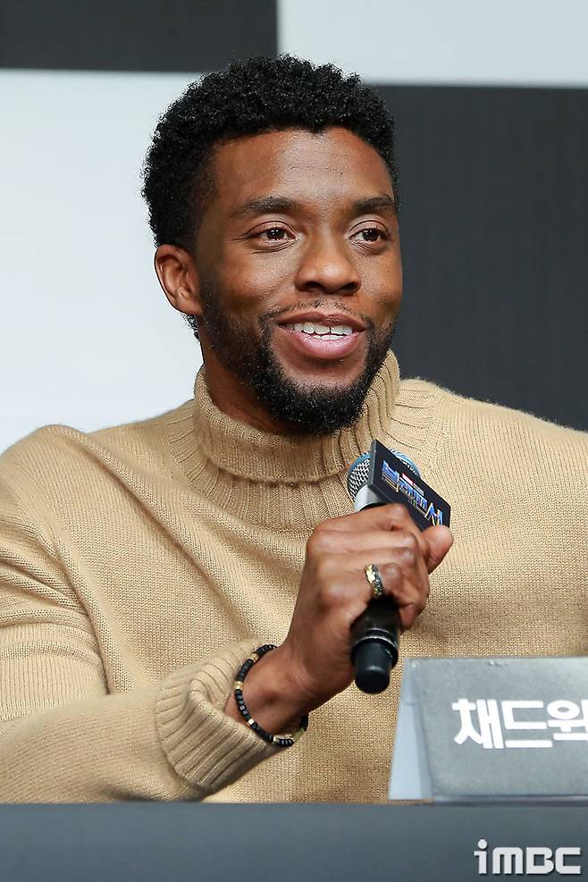 '블랙팬서' 채드윅 보스만 "비밀이 많은 마블, 어떤 영화인지 말 않고 캐스팅 제안 왔었다"