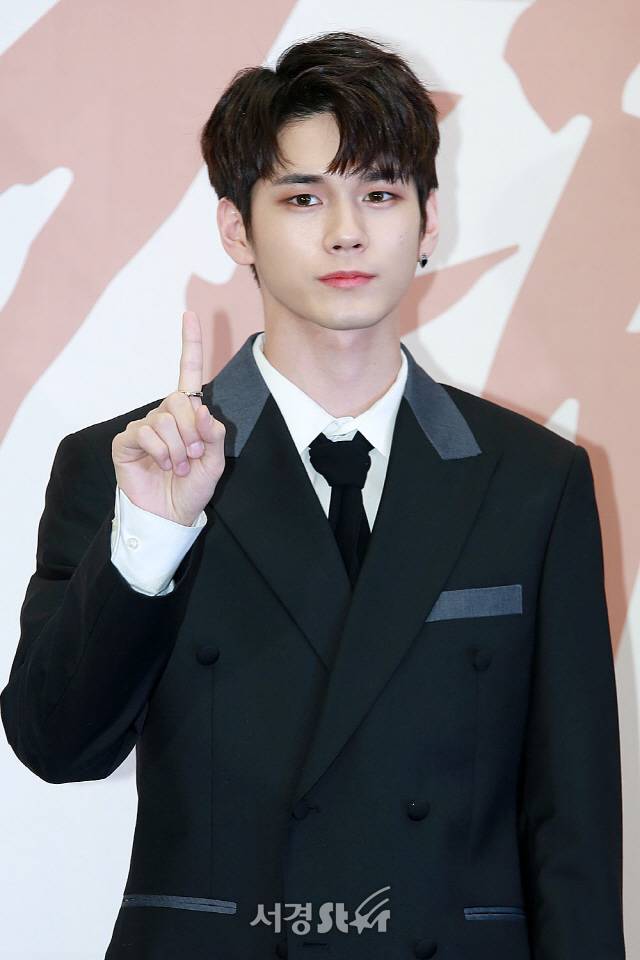 워너원 옹성우 빠져들 것 같은 옹비드의 눈빛 기자간담회