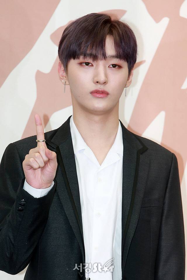 워너원 윤지성 섹시한 눈매 기자간담회