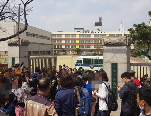서울 방배초서 남성이 초등생 잡고 인질극1시간만에 제압종합2보