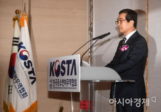 포토 한국중소벤처무역협회 정난권 회장의 인사말