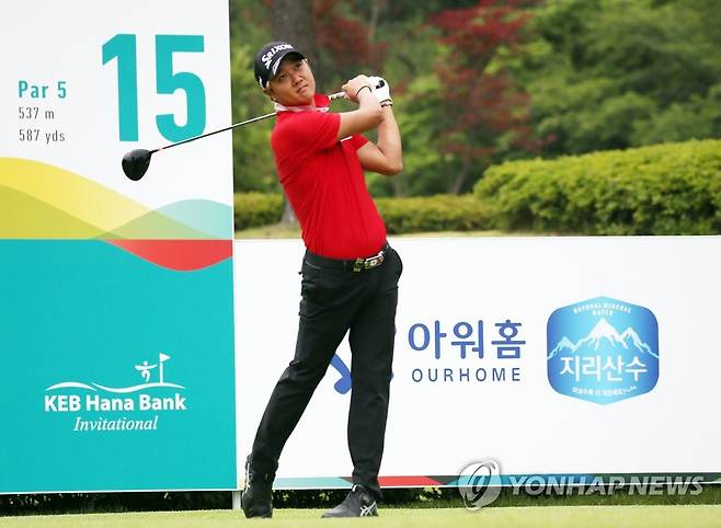 드라이버 티샷 하는 허인회