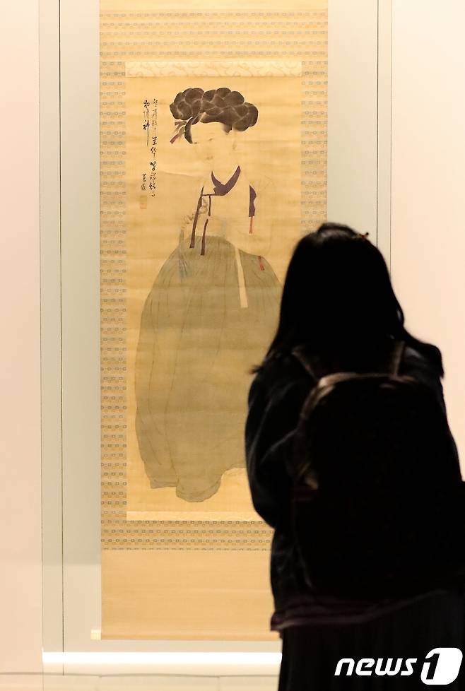 대구미술관에 전시된 신윤복의 미인도