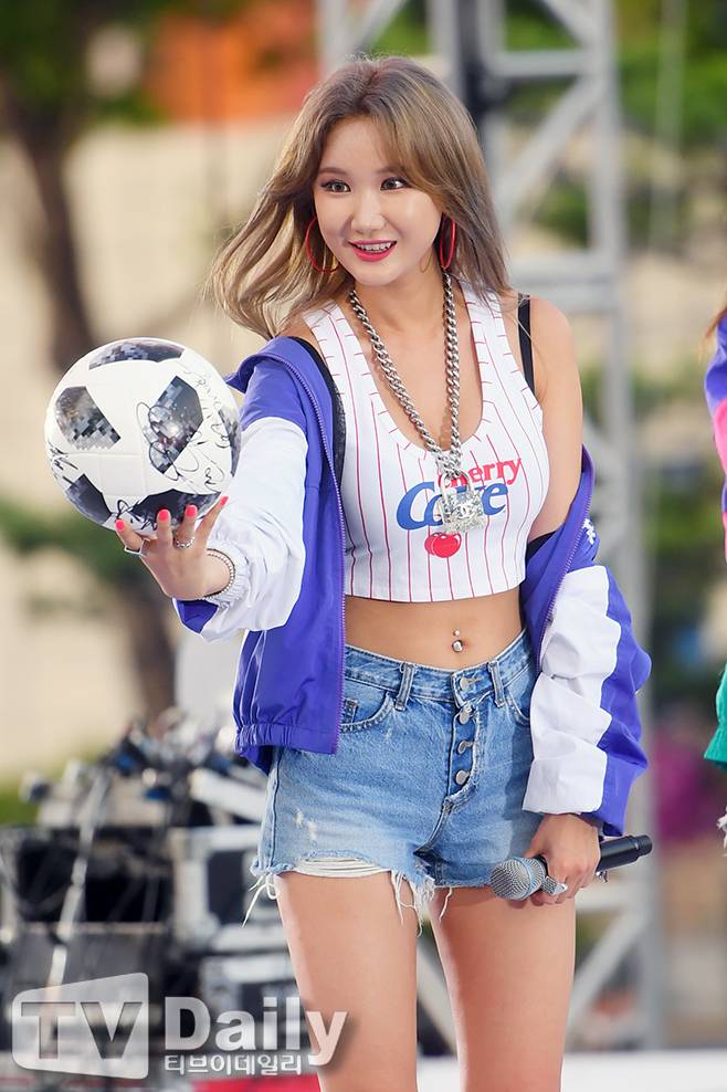 [TD포토] EXID LE '시원한 골, 부탁해요!'