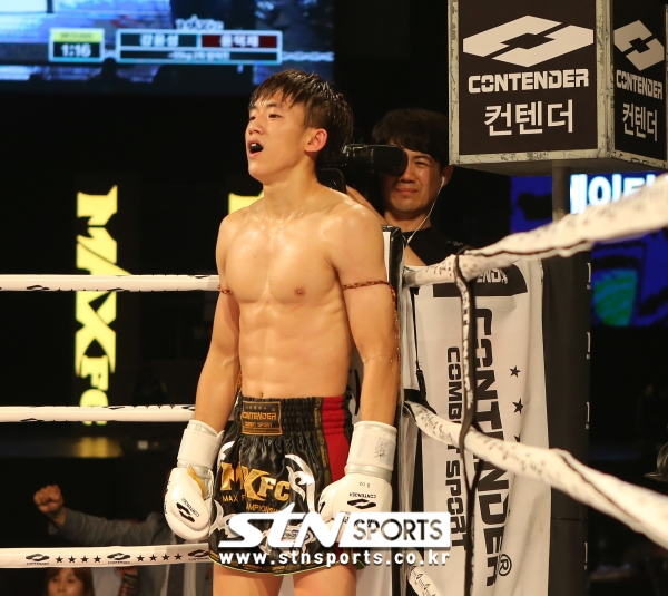 [S샷] [MAX FC 14] 윤덕재 'KO 예감에 미소가'