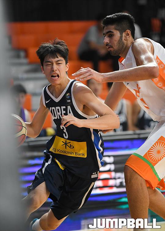 [JB포토] 인도 진영으로 파고드는 U18 박무빈