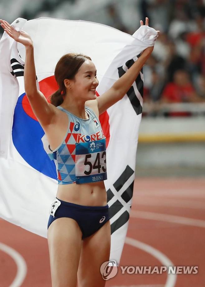 정혜림 AG 여자 육상 100m 허들 우승 (자카르타=연합뉴스) 홍해인 기자 = 정혜림이 26일 오후(현지시간) 인도네시아 자카르타 겔로라 붕 카르노(GBK)