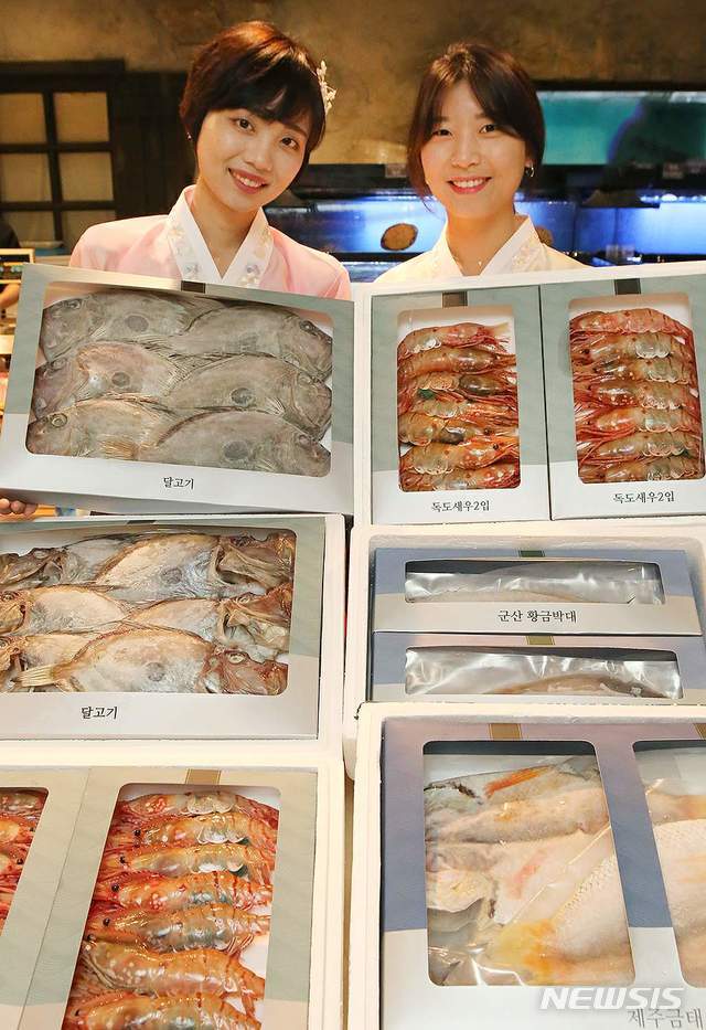 현대百 올 추석엔 이색적인 지역별미 수산물 선물세트 어떠세요