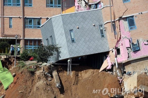 붕괴직전 상도유치원 국토부 공사 중단 명령