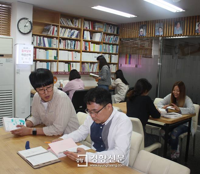 수다 떨며 책 보는 도서관너무 편해요
