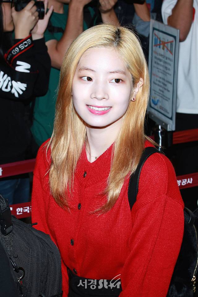 트와이스twice 다현 순백의 두부 요정 공항패션