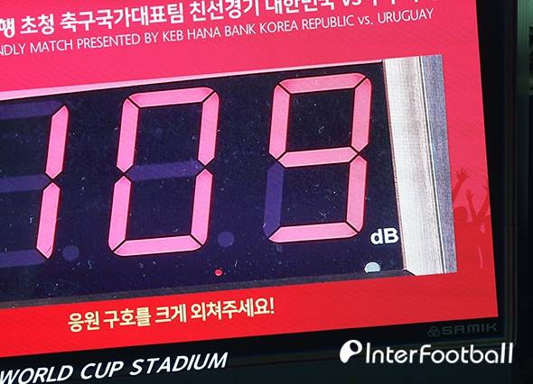 A 현장메모 최대 109 데시벨 상암 제트기 소음에 버금갔던 함성