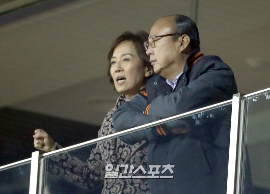 포토 한화 김승연회장부부다정한 야구응원
