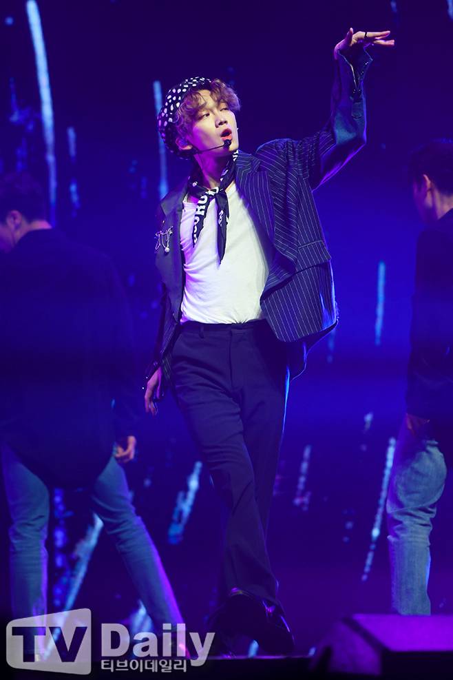 [TD포토] JBJ95 켄타 '우아한 춤선'