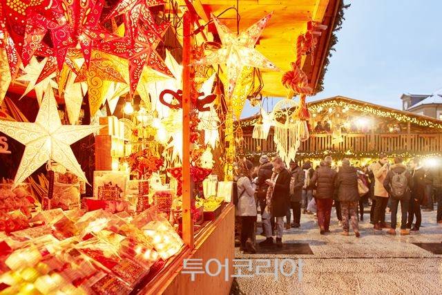 산타 동화가 현실로 낭만 가득한 스위스 크리스마스 마켓