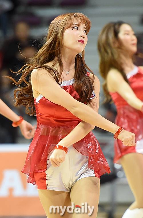 Md포토 치어리더 시선 끄는 미모